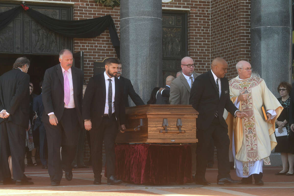 Community pays respects to Federal Judge Thad Heartfield
