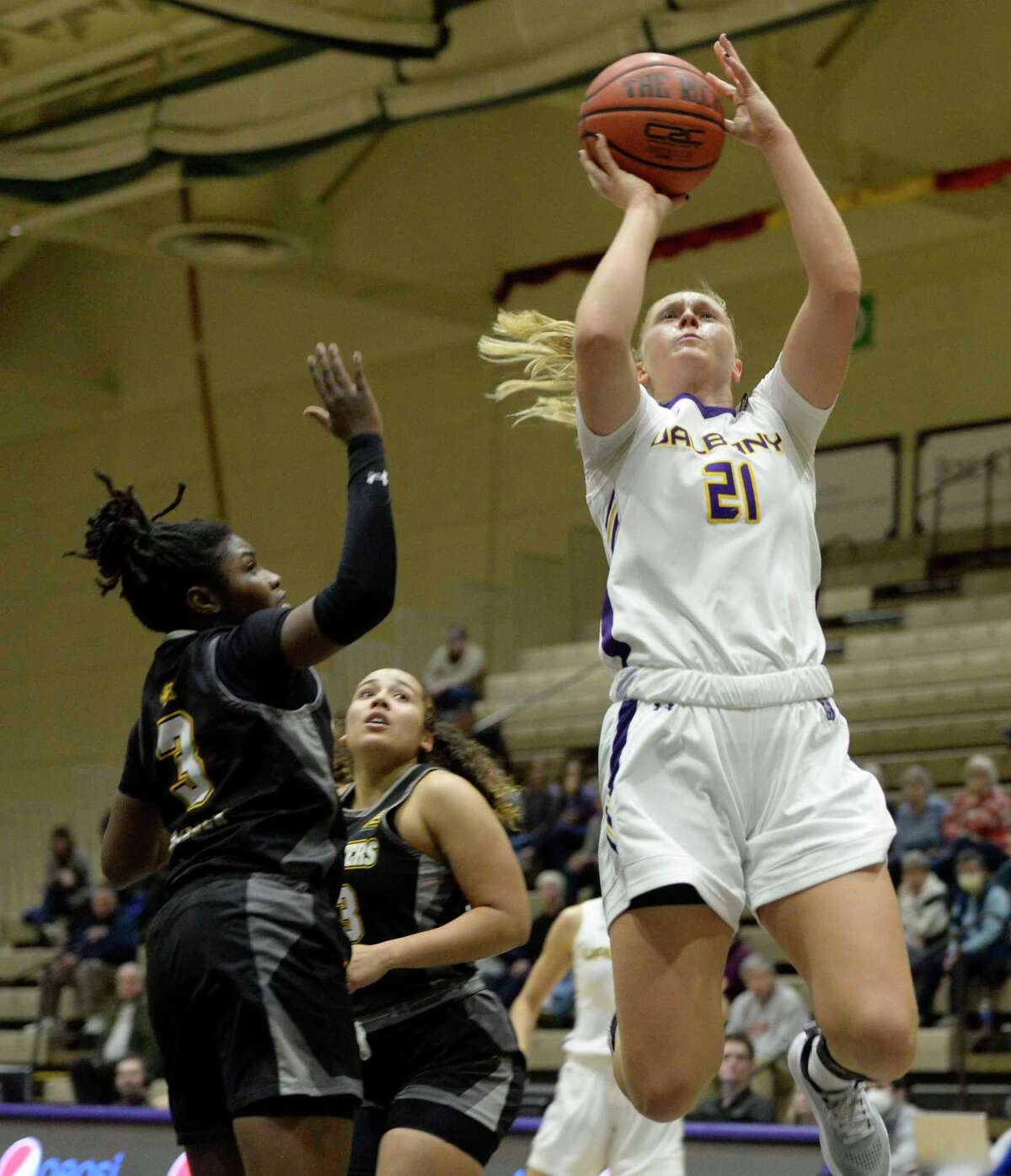 UAlbany women's basketball stays undefeated in America East, tops UMBC