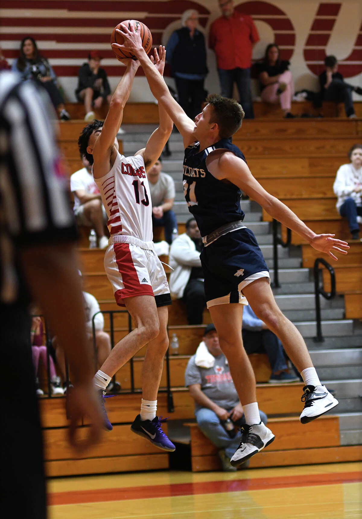 Tomball Memorial boys hold off Tomball for 15-6A win