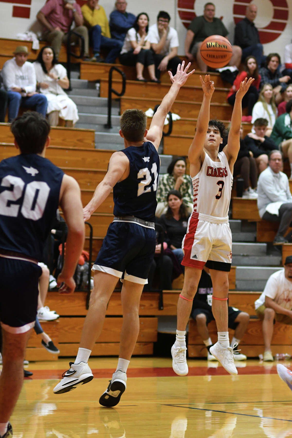 Tomball Memorial boys hold off Tomball for 15-6A win