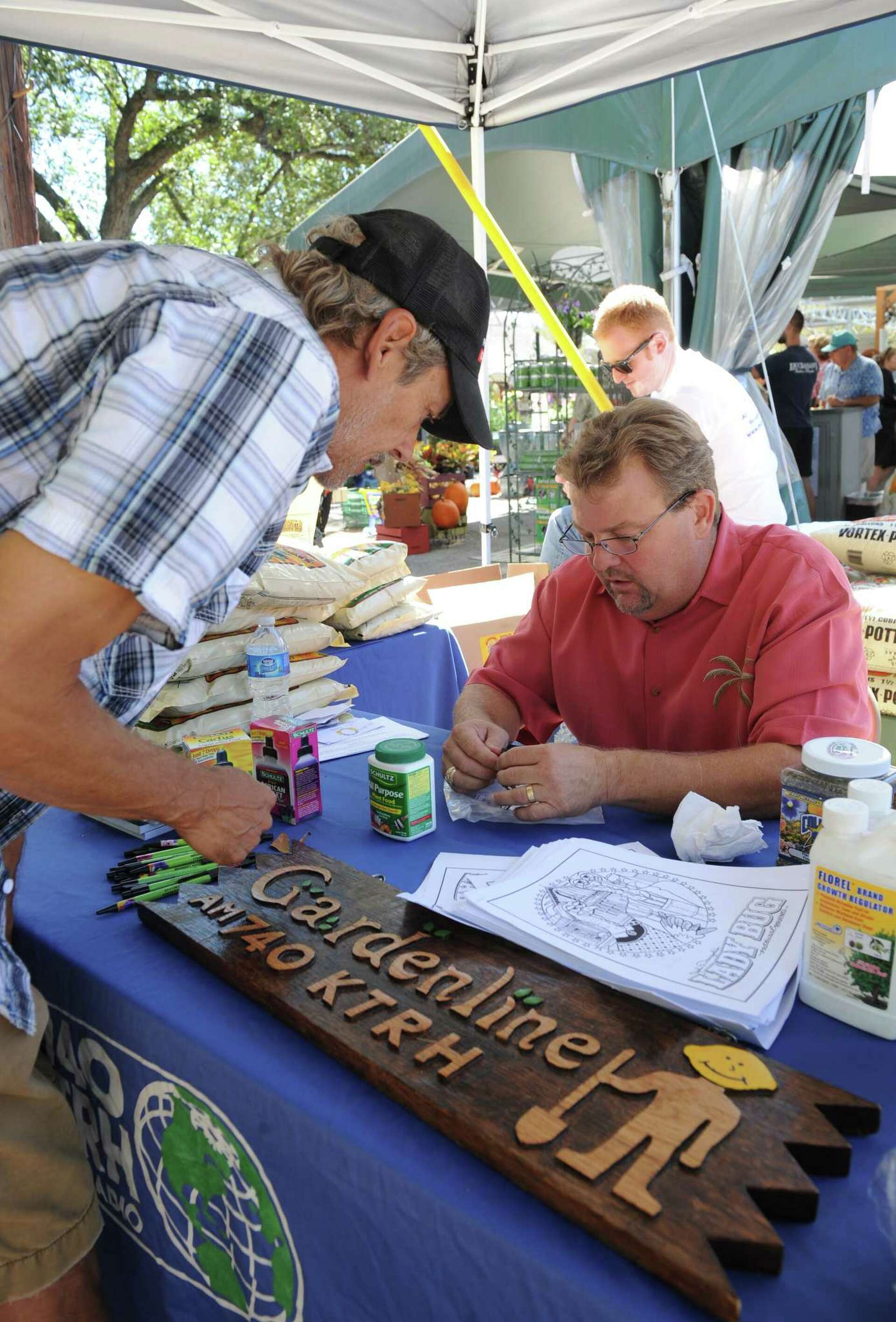 Houston's Randy Lemmon, 'Gardenline' AM radio host, dies at 61