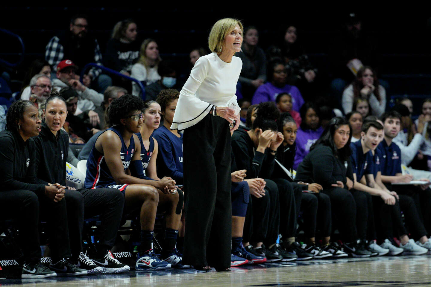 Chris Dailey reflects on 1,200 wins with UConn women’s basketball