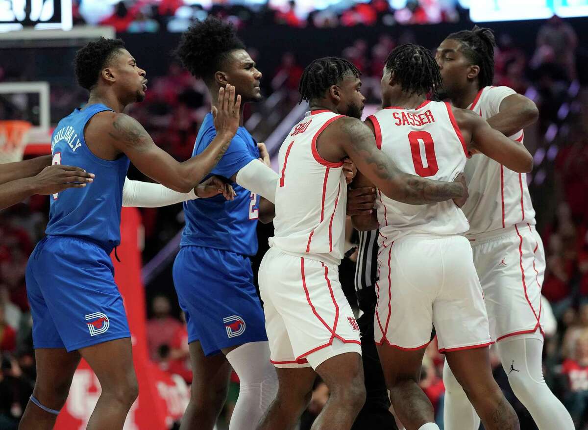 Jarace Walker leads No. 2 Houston past Southern Methodist