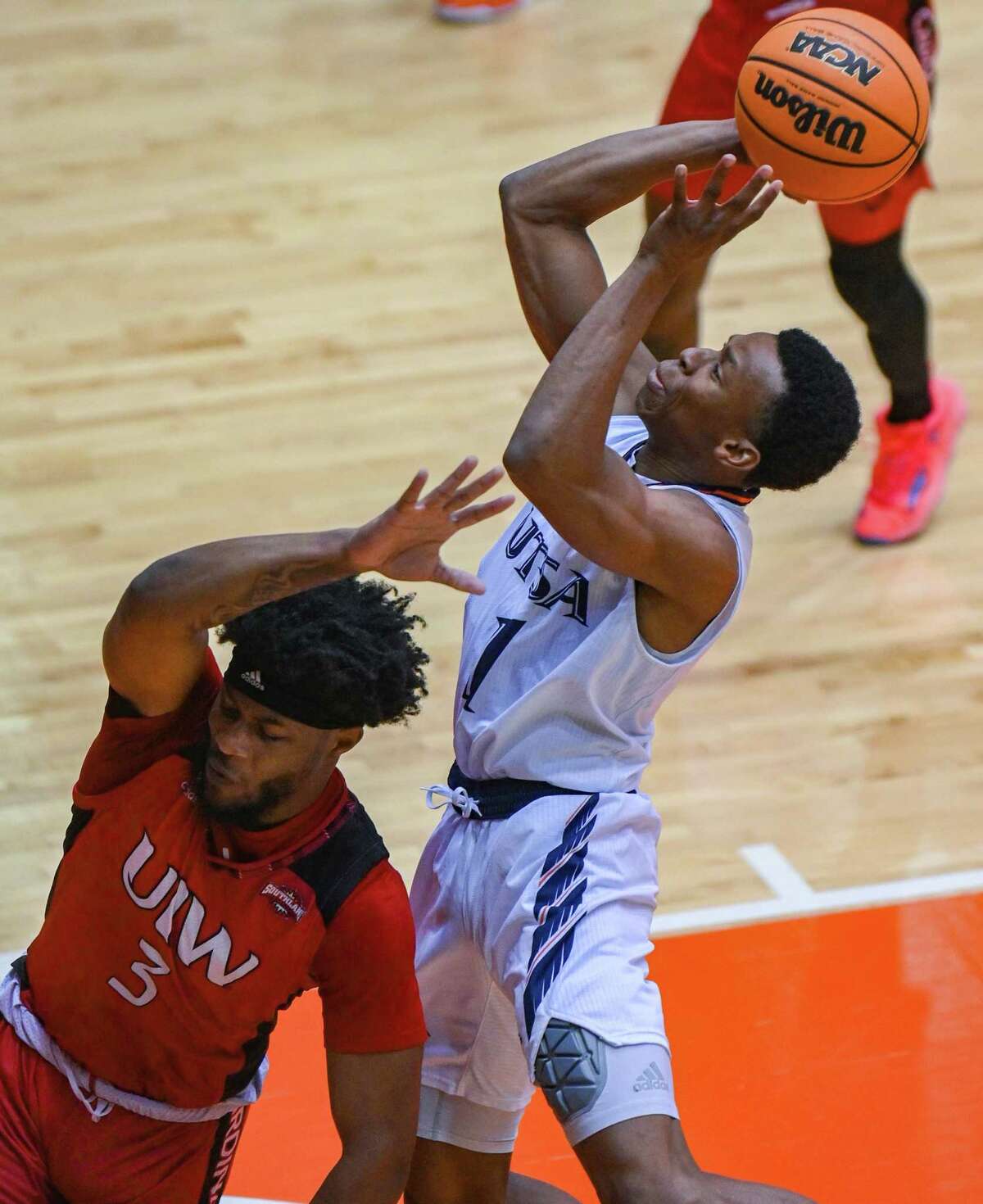 John Buggs III hits buzzer-beater to lift UTSA to first Conference USA win