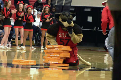 Holding court: SIUE win celebrates mascot's birthday