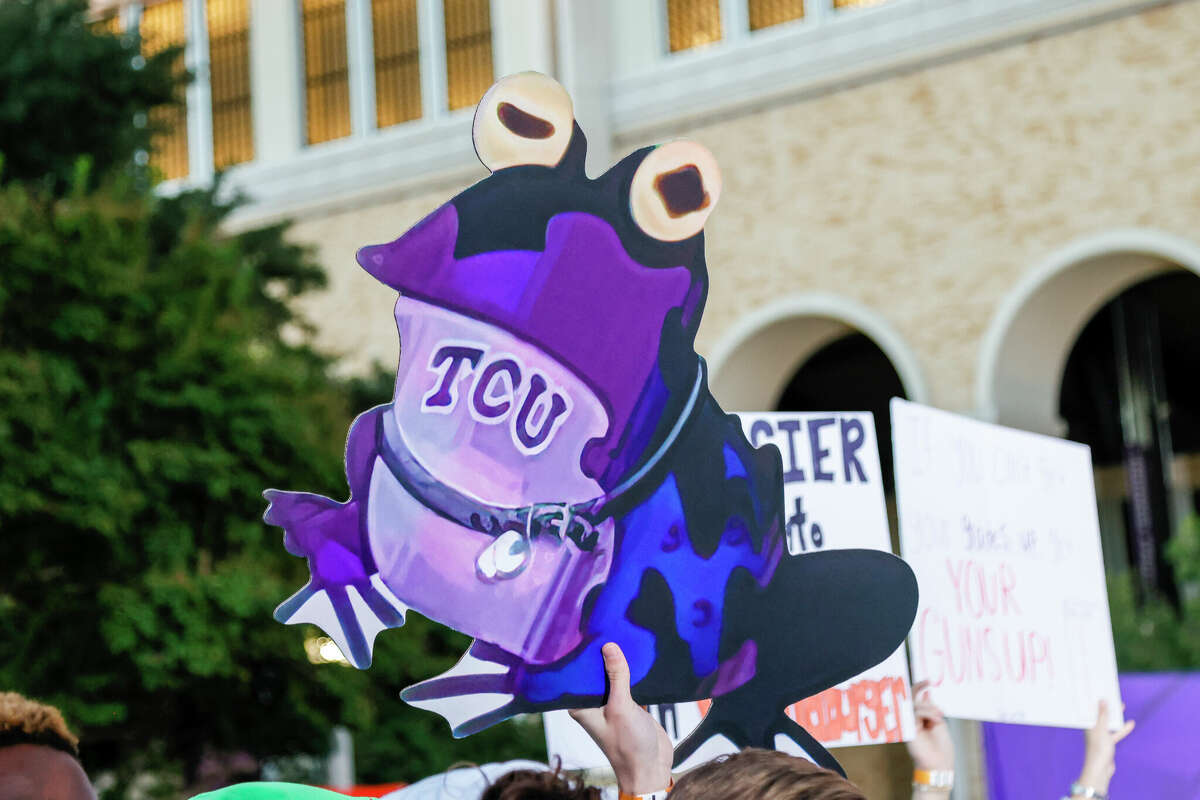TCU's Hypnotoad origin: How animated frog inspired fan base