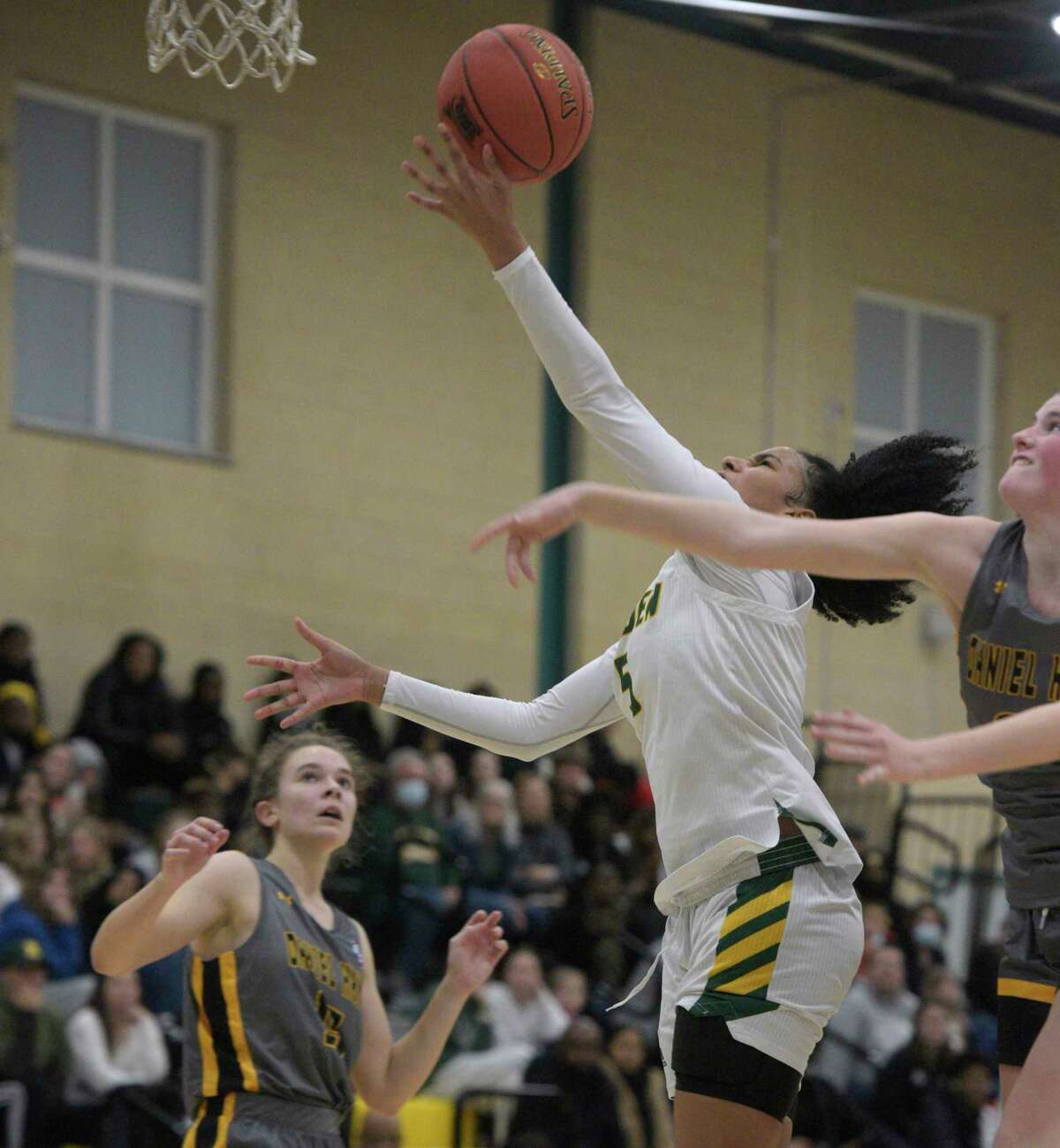 Hamden, No. 1 in GameTimeCT basketball poll, defeats No. 2 Hand