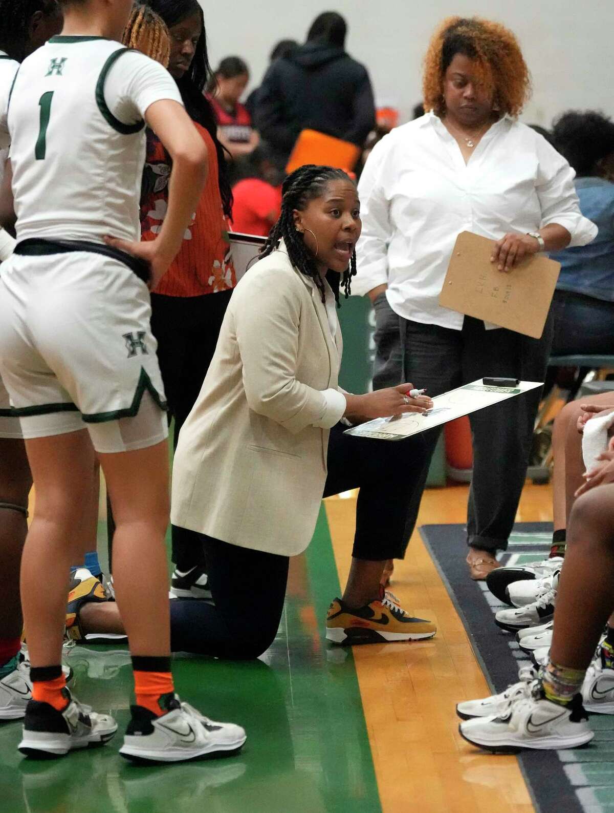 Fort Bend Austin Bulldogs take down Hightower Hurricanes