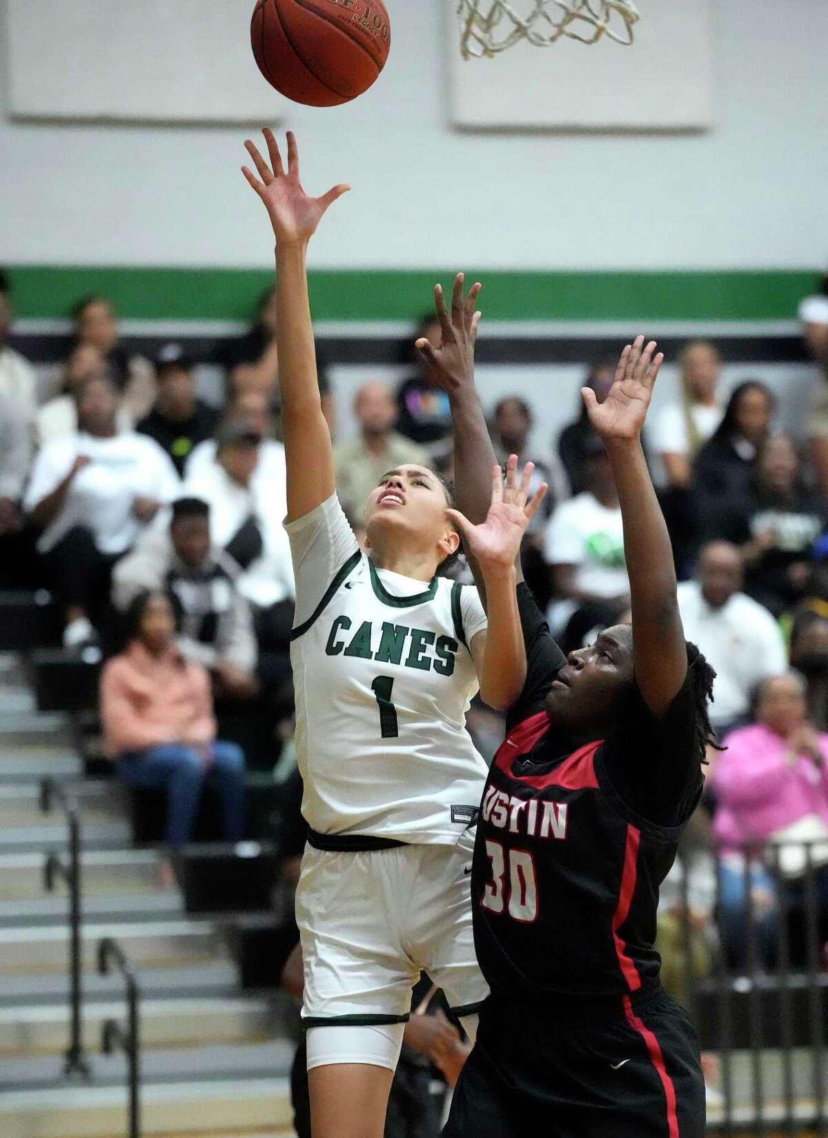 Fort Bend Austin Bulldogs take down Hightower Hurricanes