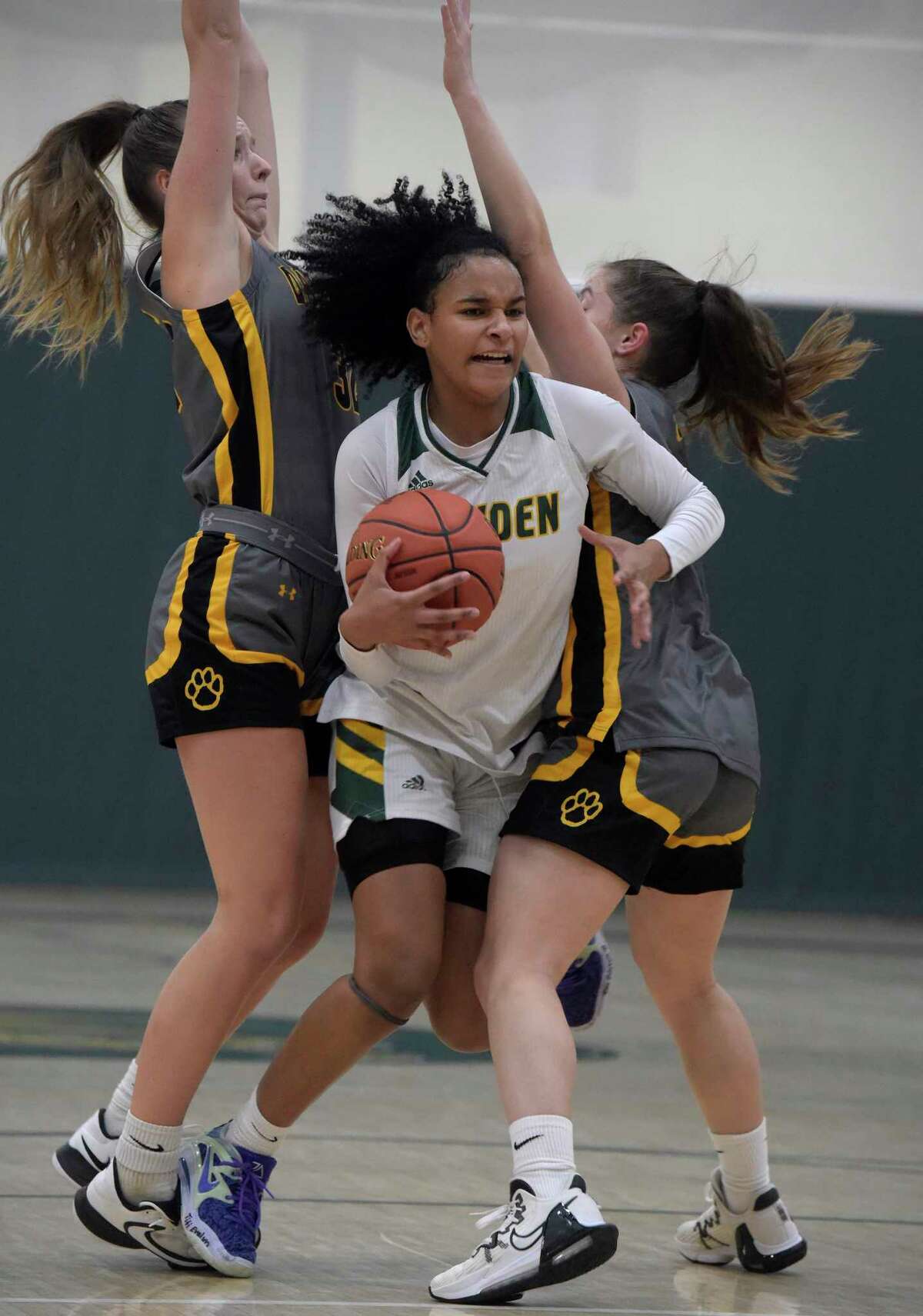 Hamden, No. 1 in GameTimeCT basketball poll, defeats No. 2 Hand