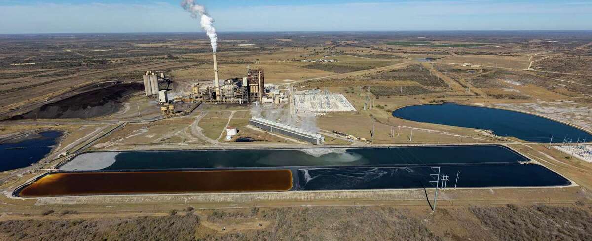Texas OKs lignite mine expansion permits despite water worries