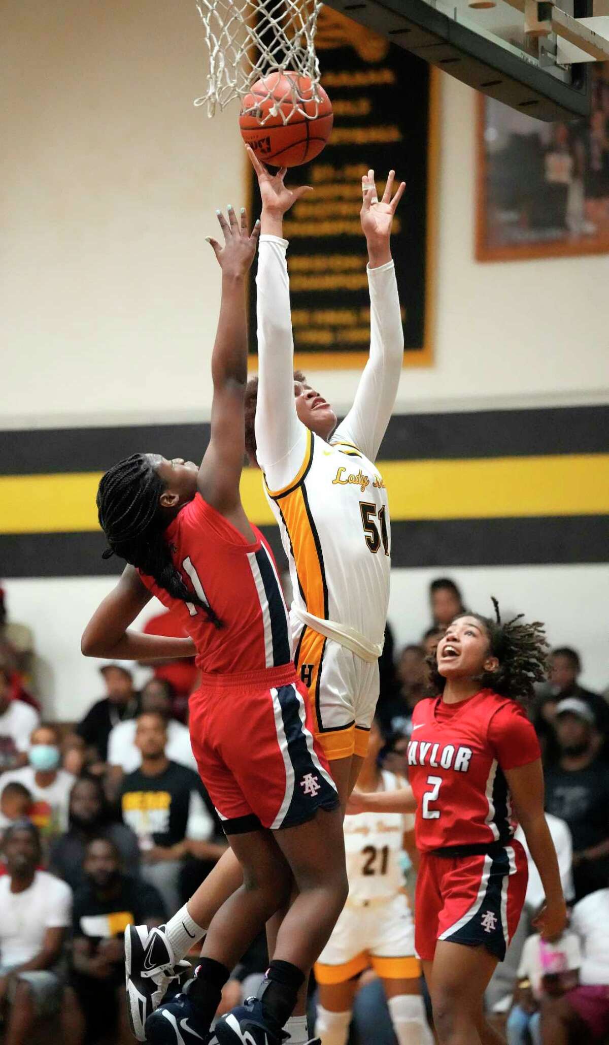 Late run separates rivals Hastings, Alief Taylor