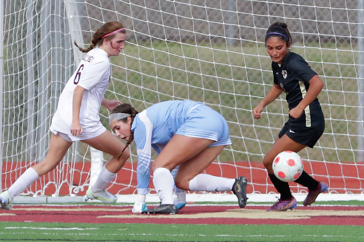 Magnolia’s Maddie Ellis starring at goalkeeper this season