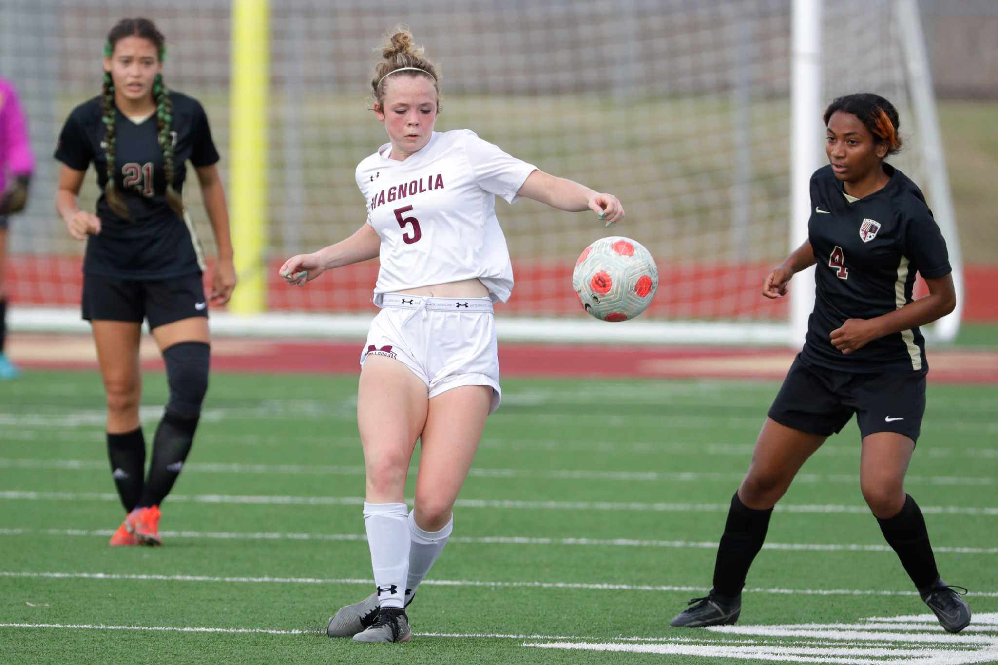 Magnolia girls down tournament host, go to 4-1