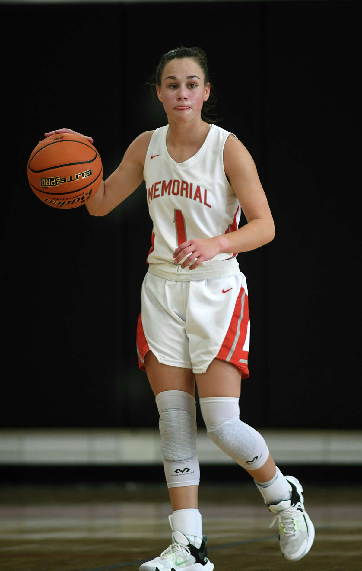 Girls basketball: Memorial Mustangs rout Jersey Village Falcons