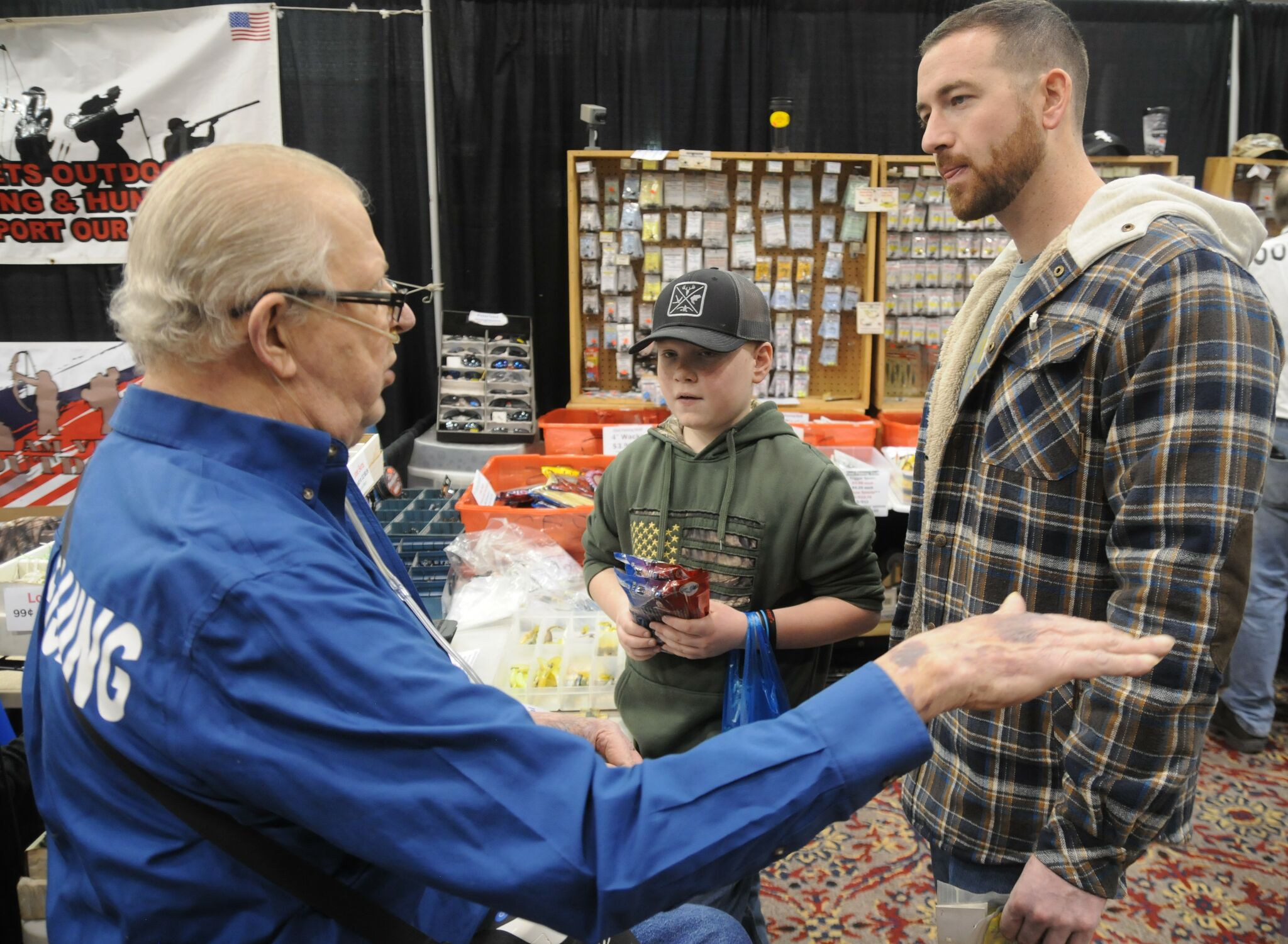 Thousands pack weekend fishing show in Collinsville