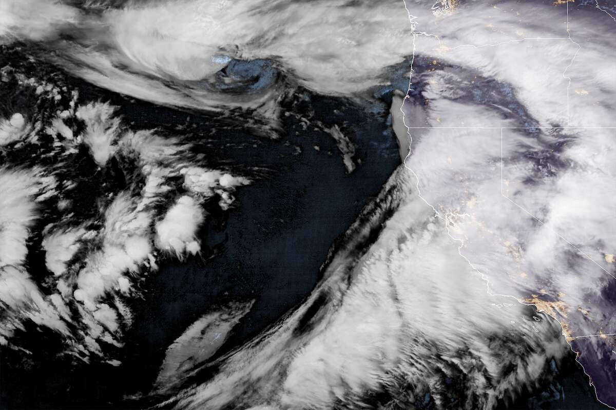 Calif. storm updates: Ventura River covers Highway 101