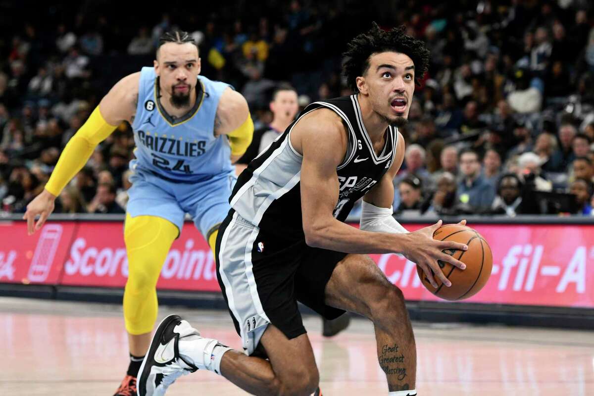 Spurs’ Tre Jones holds his own vs. older brother Tyus, Grizzlies