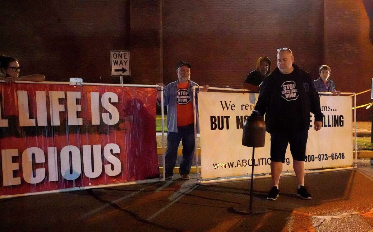 Robert Fratta executed following last-minute legal wrangling in Texas