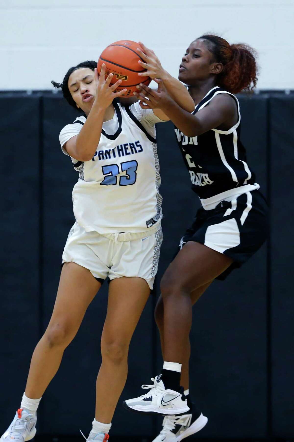 Houston girls basketball: Paetow rolls past Morton Ranch