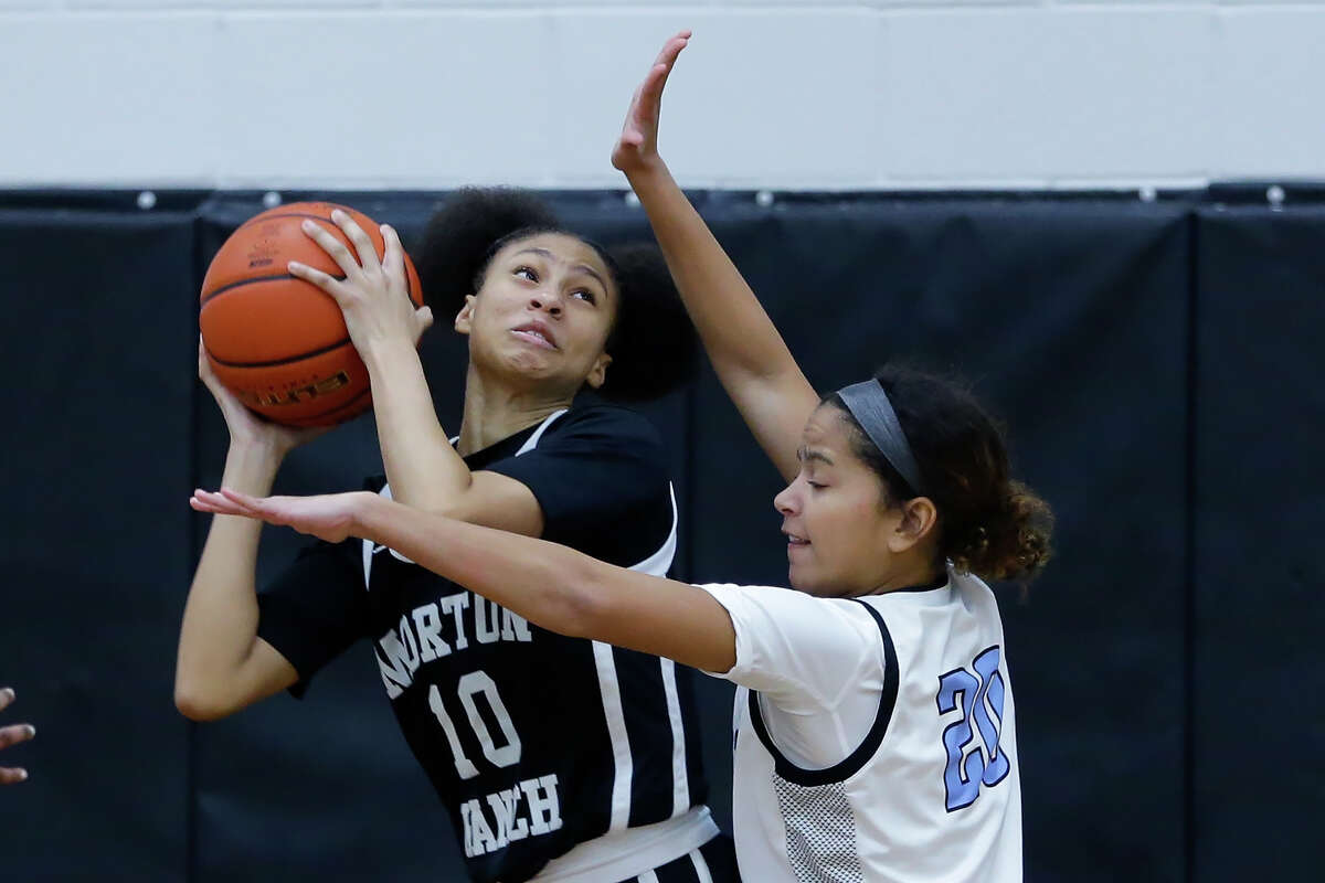 Houston girls basketball: Paetow rolls past Morton Ranch