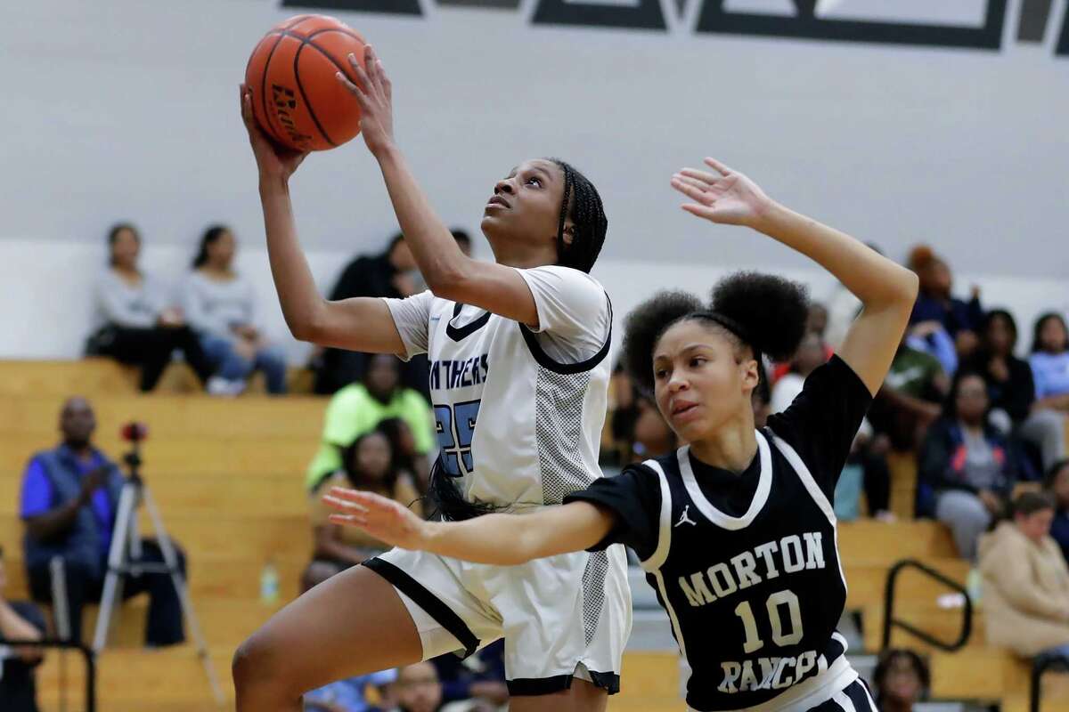 Houston girls basketball: Paetow rolls past Morton Ranch