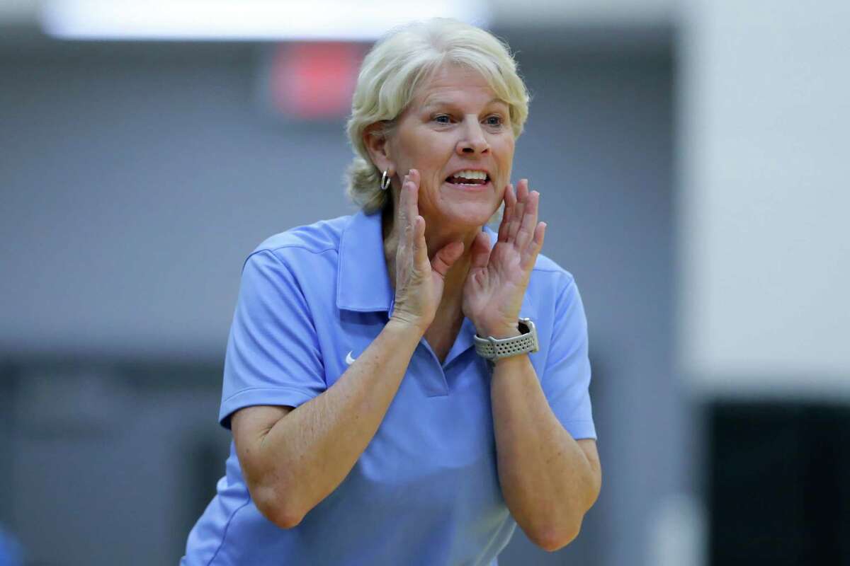 Houston girls basketball: Paetow rolls past Morton Ranch