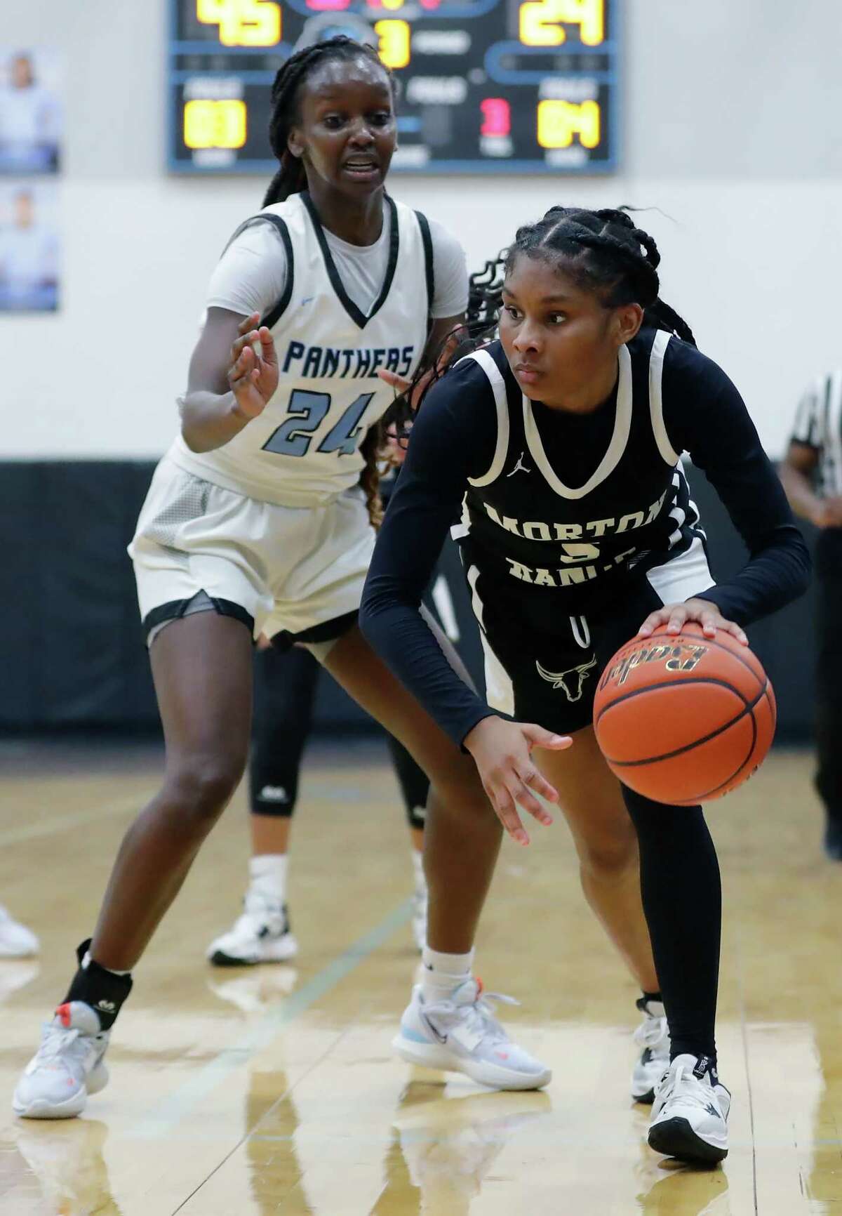 Houston girls basketball: Paetow rolls past Morton Ranch