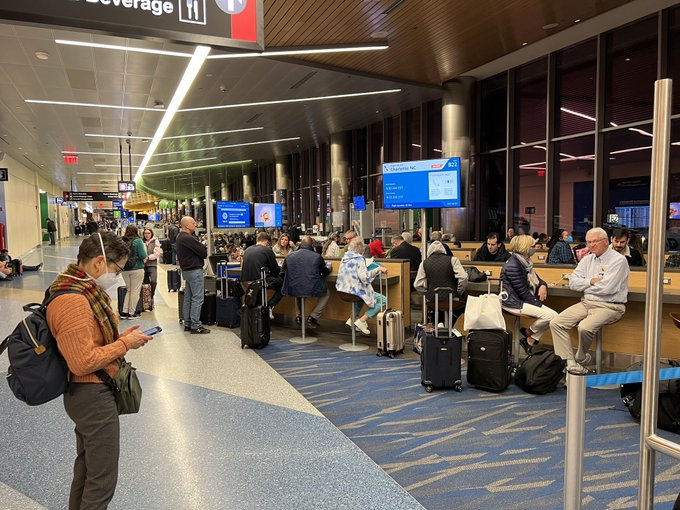 FAA computer outage delays flights at Houston airports