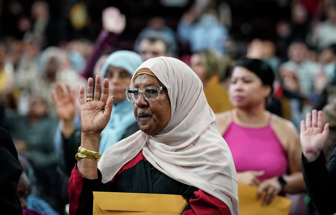 Houston immigrants become naturalized citizens in Aldine ceremony