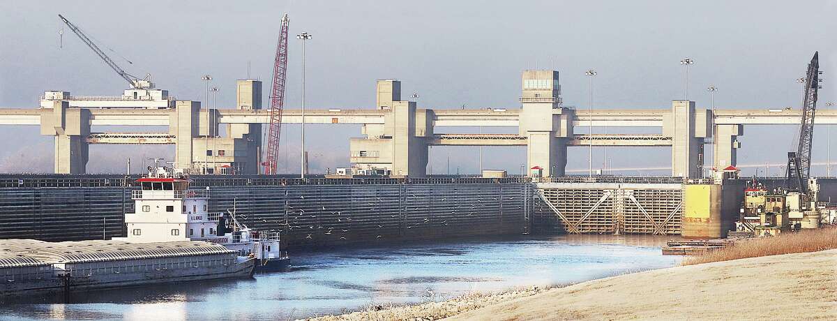Main lock closed at Alton's Melvin Price Dam on Mississippi River for lift gate replacement