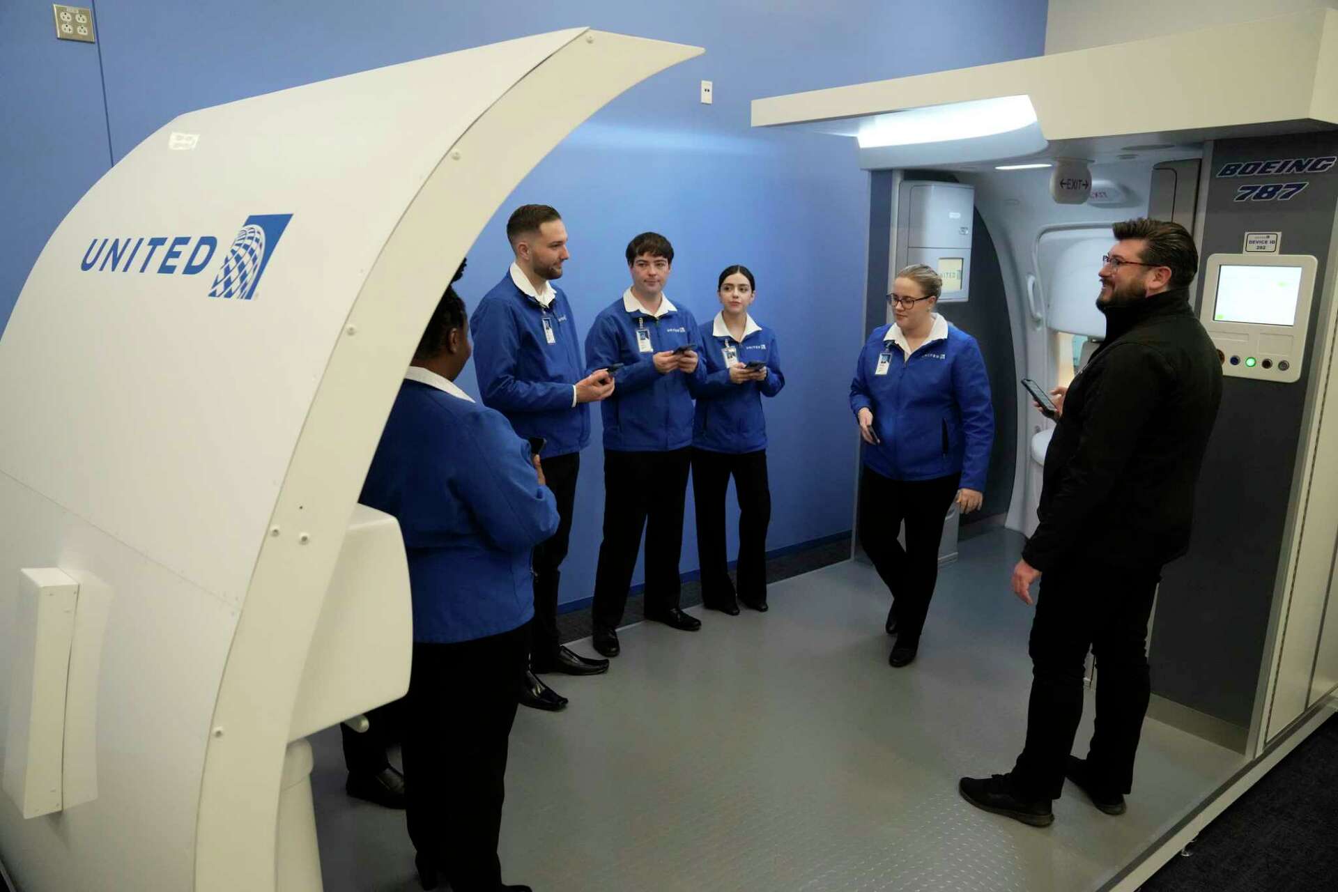 United Airlines opens new Houston training center with $24M price tag United Airlines opens new Houston training center with $24M price tag