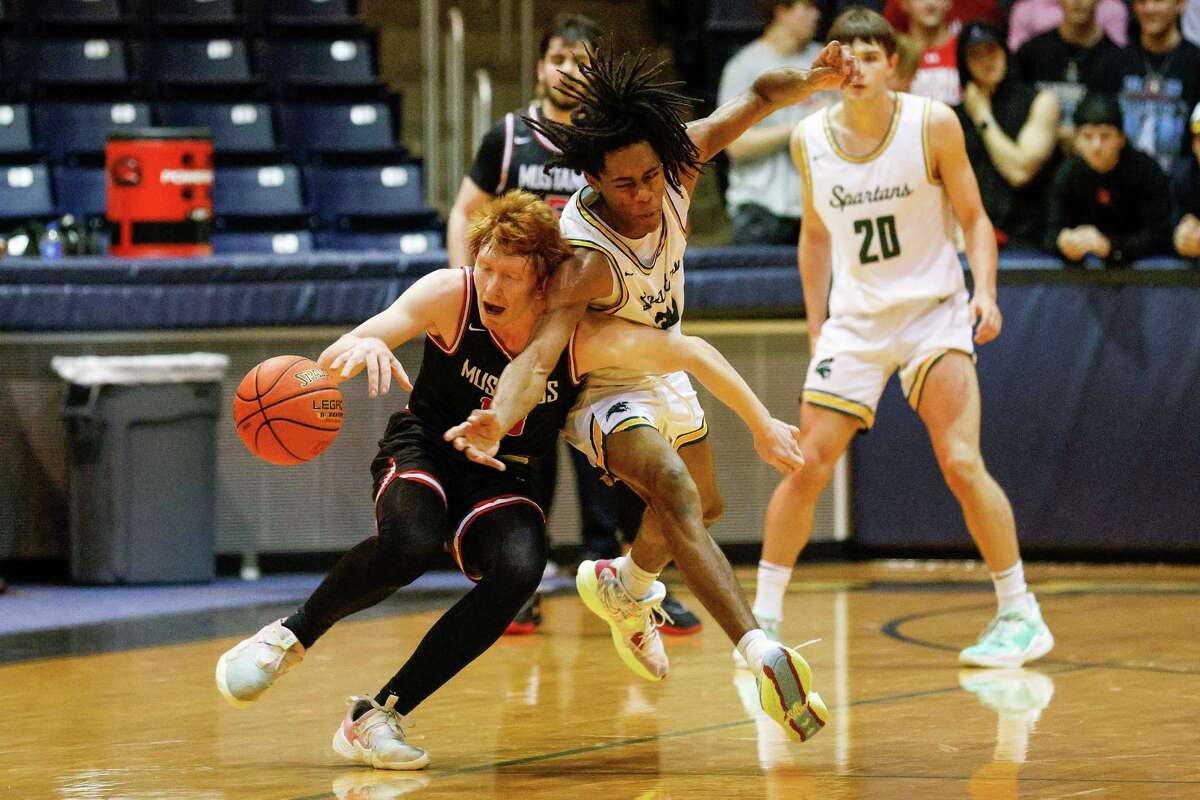 Houston boys basketball: Memorial rallies past Stratford