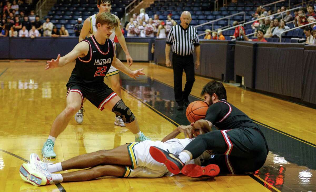 Houston boys basketball: Memorial rallies past Stratford