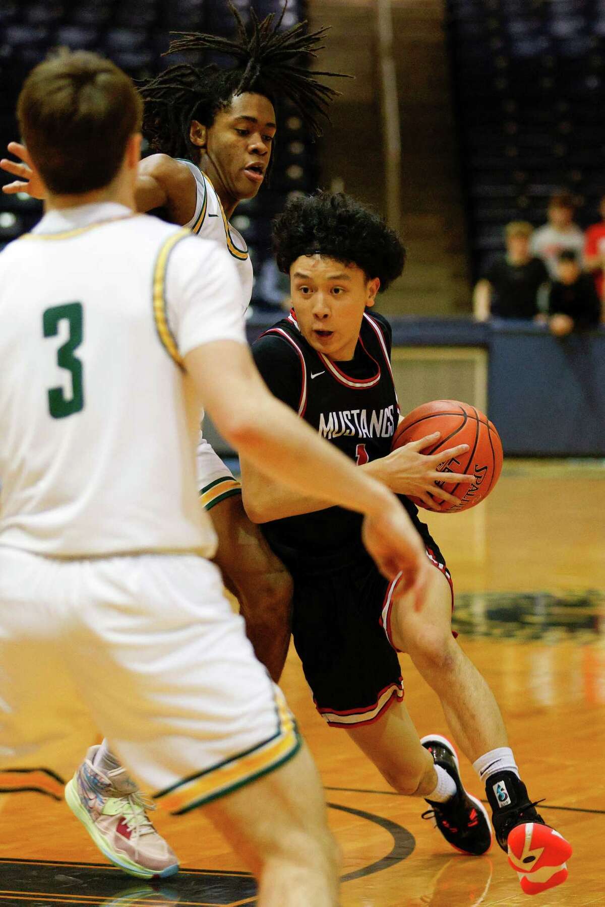 Houston boys basketball: Memorial rallies past Stratford