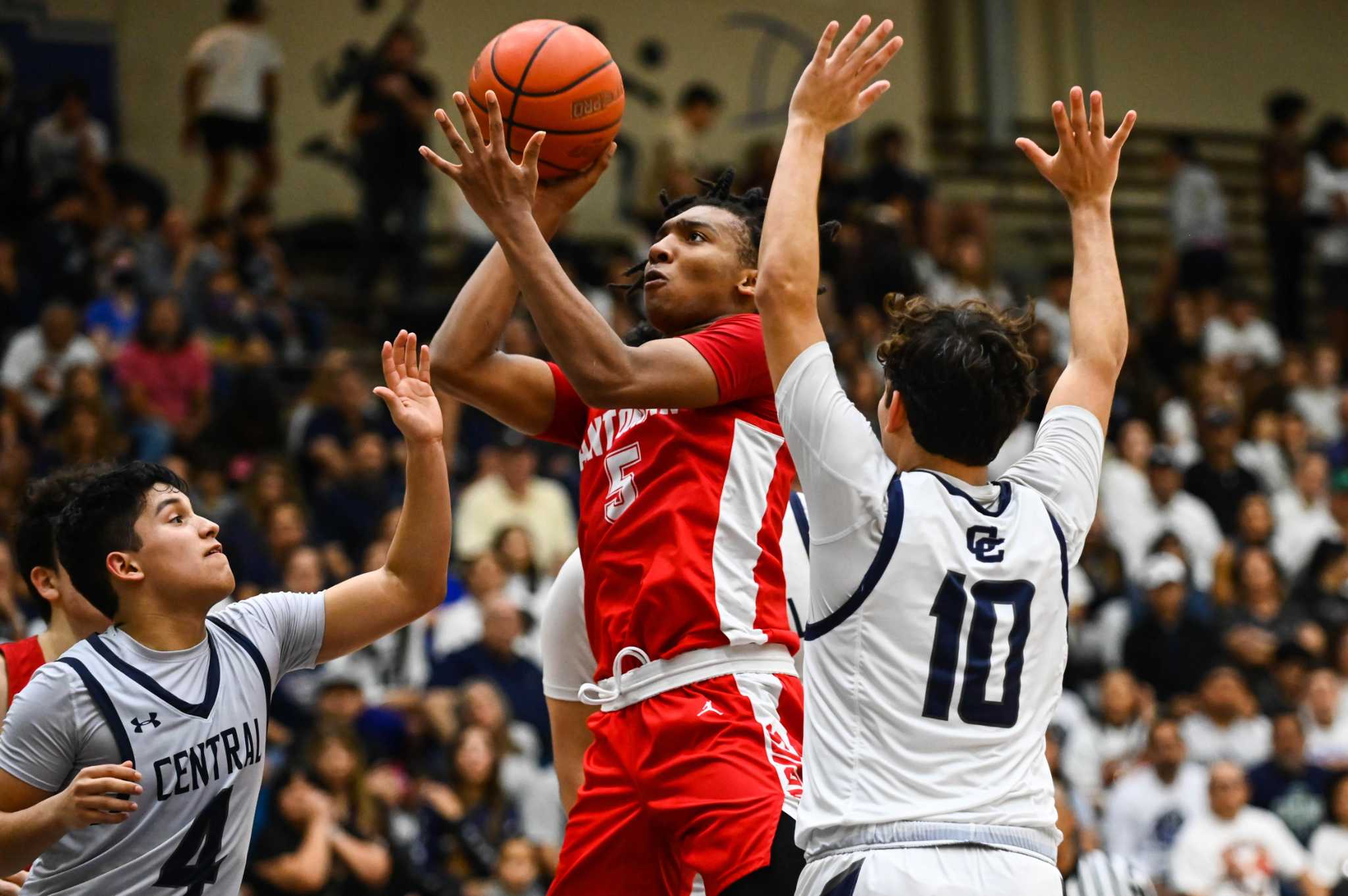 Antonian boys basketball's Isaiah Fox voted Athlete of the Week