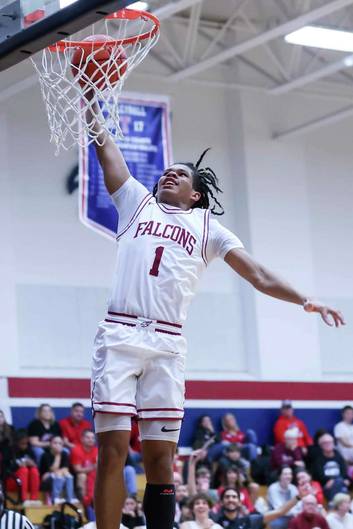 Tompkins boys rout Katy, stay in thick of District 19-6A race