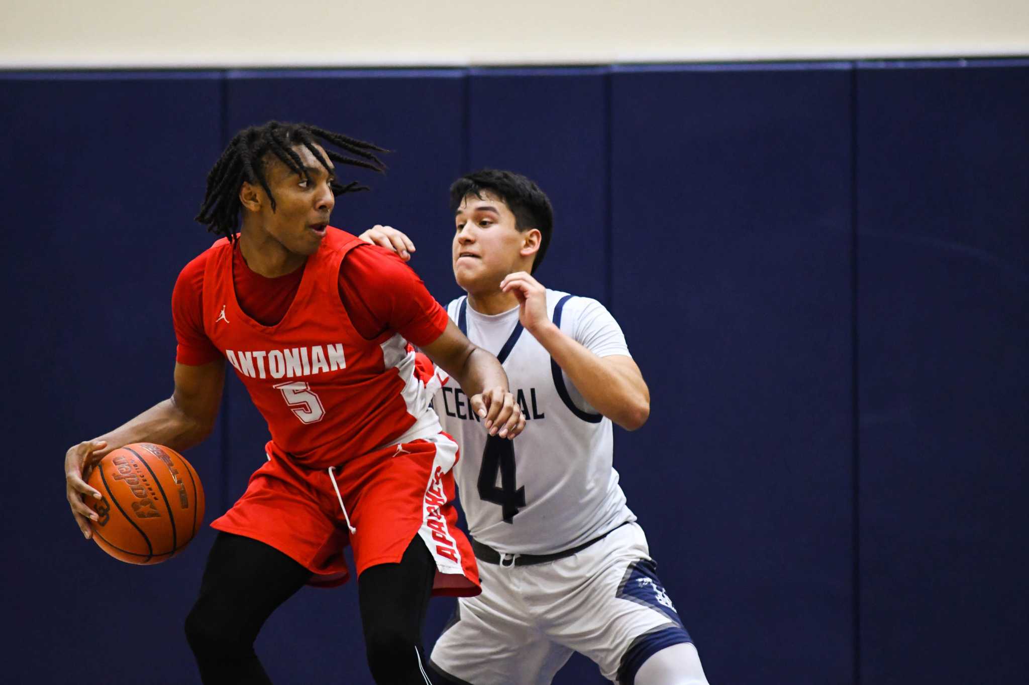 Antonian's Fox named Express-News boys basketball Player of the Week