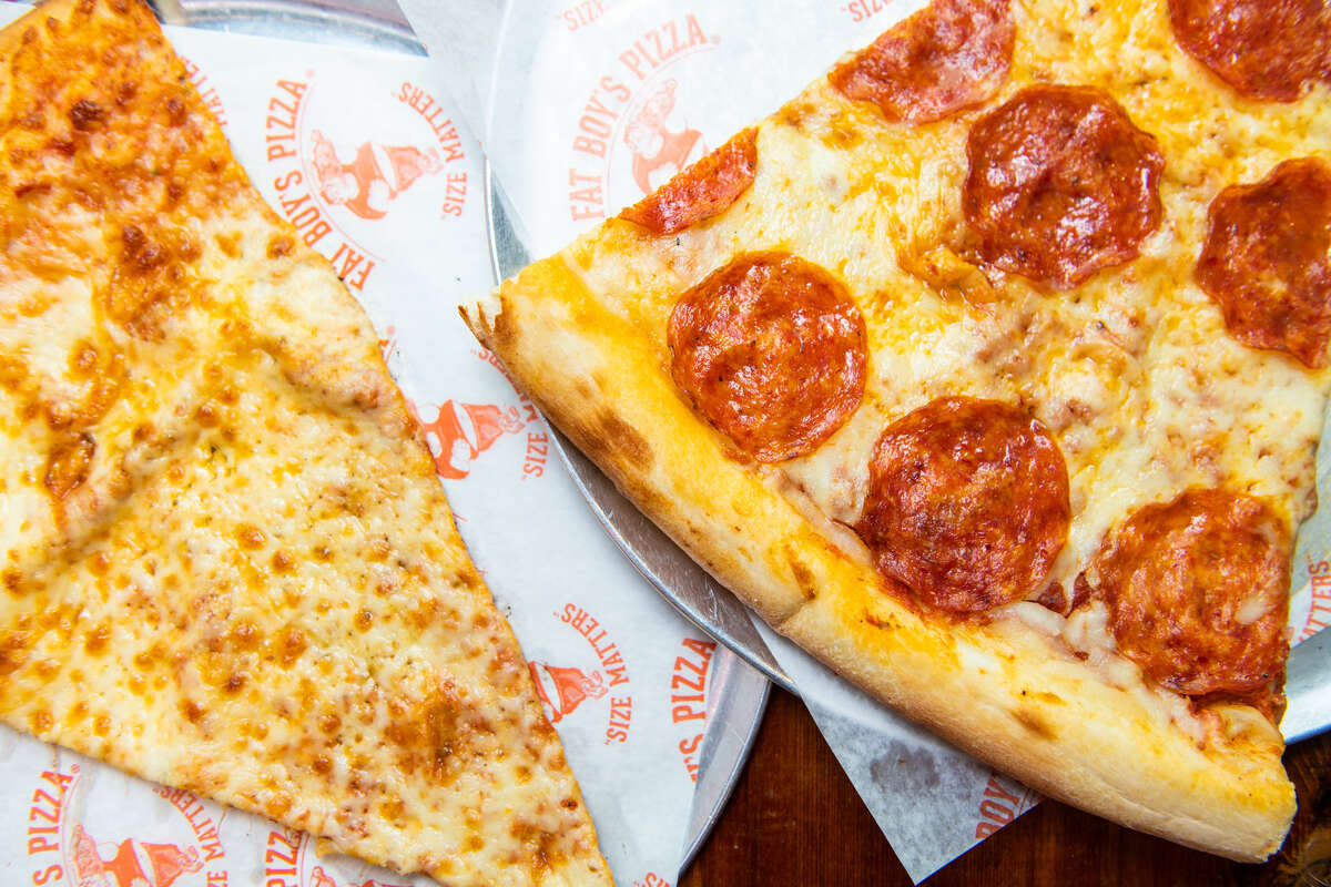 New Houston Restaurant Challenges Guests To Eat 2 foot Slice Of Pizza New Houston Restaurant Challenges Guests To Eat 2 foot Slice Of Pizza