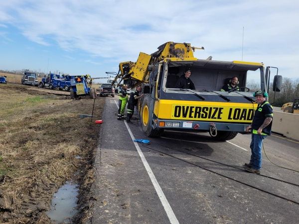 Crews work to clear overturned crane accident IH10 westbound