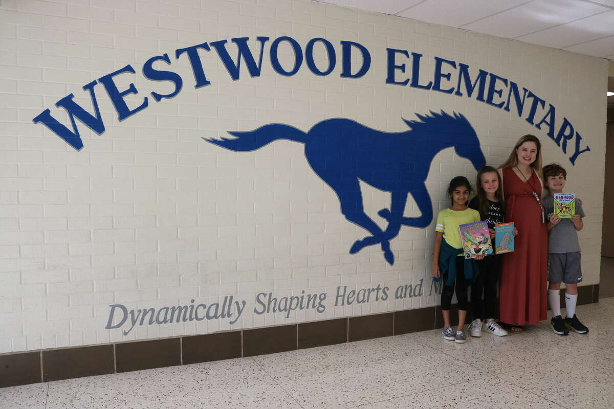 Friendswood elementary school wins grant to buy book-vending machine