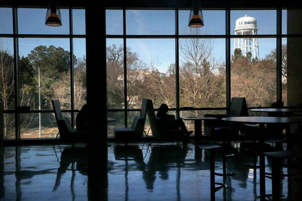 UC admissions: What are odds of getting off UCLA, Berkeley wait lists?