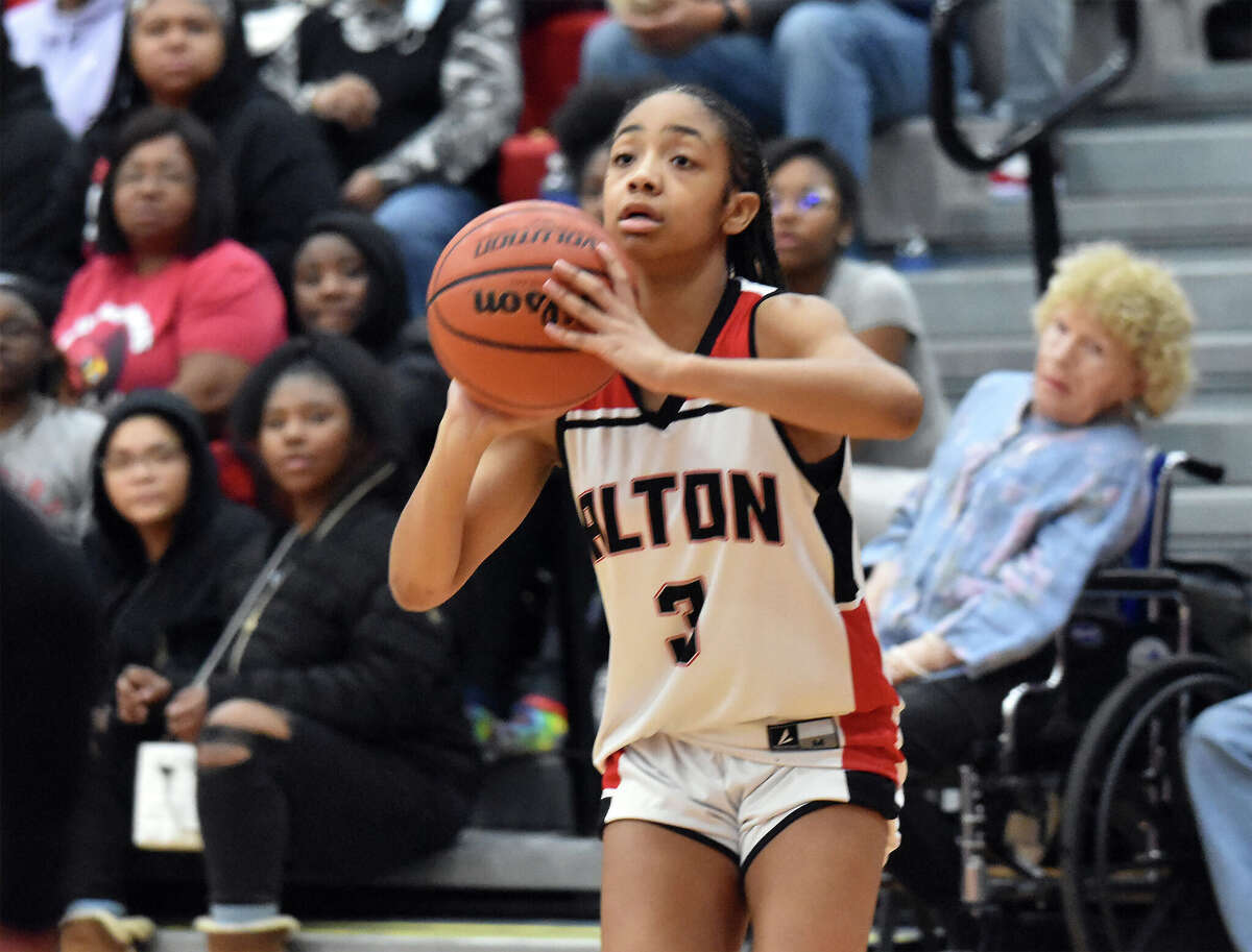 Alton rallies late to survive upset by Edwardsville
