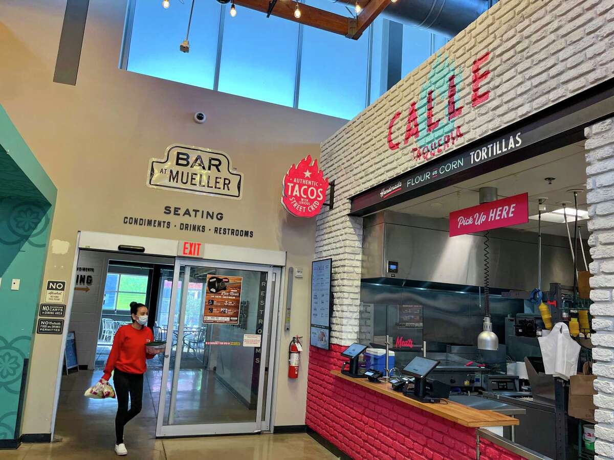 H-E-B adding bars and restaurants to attract customers