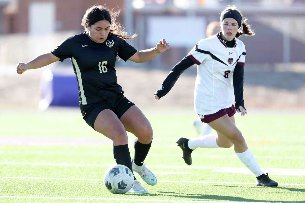 Magnolia West's offense picks up in win over Conroe at Kat Cup