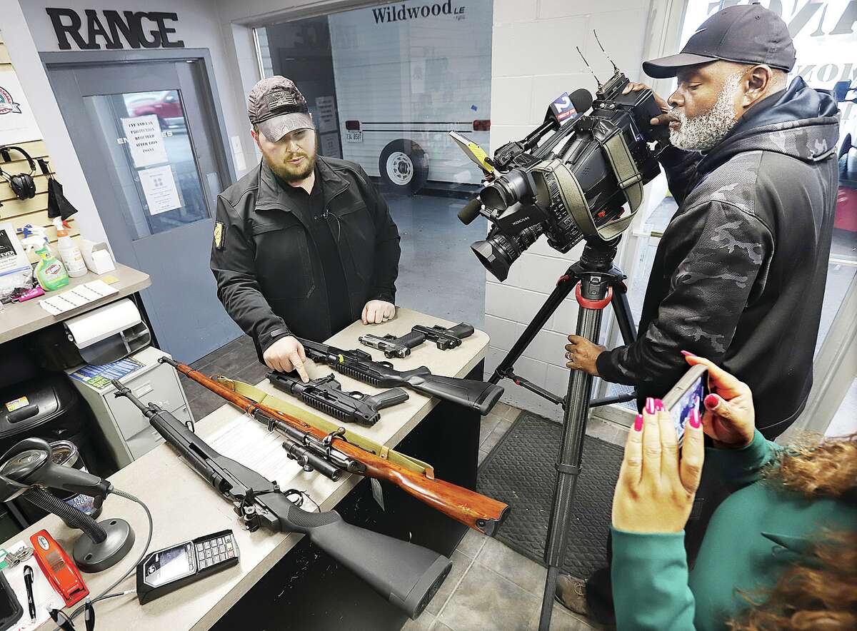 Backlash against assault weapons ban grows: Jersey County sheriff ...