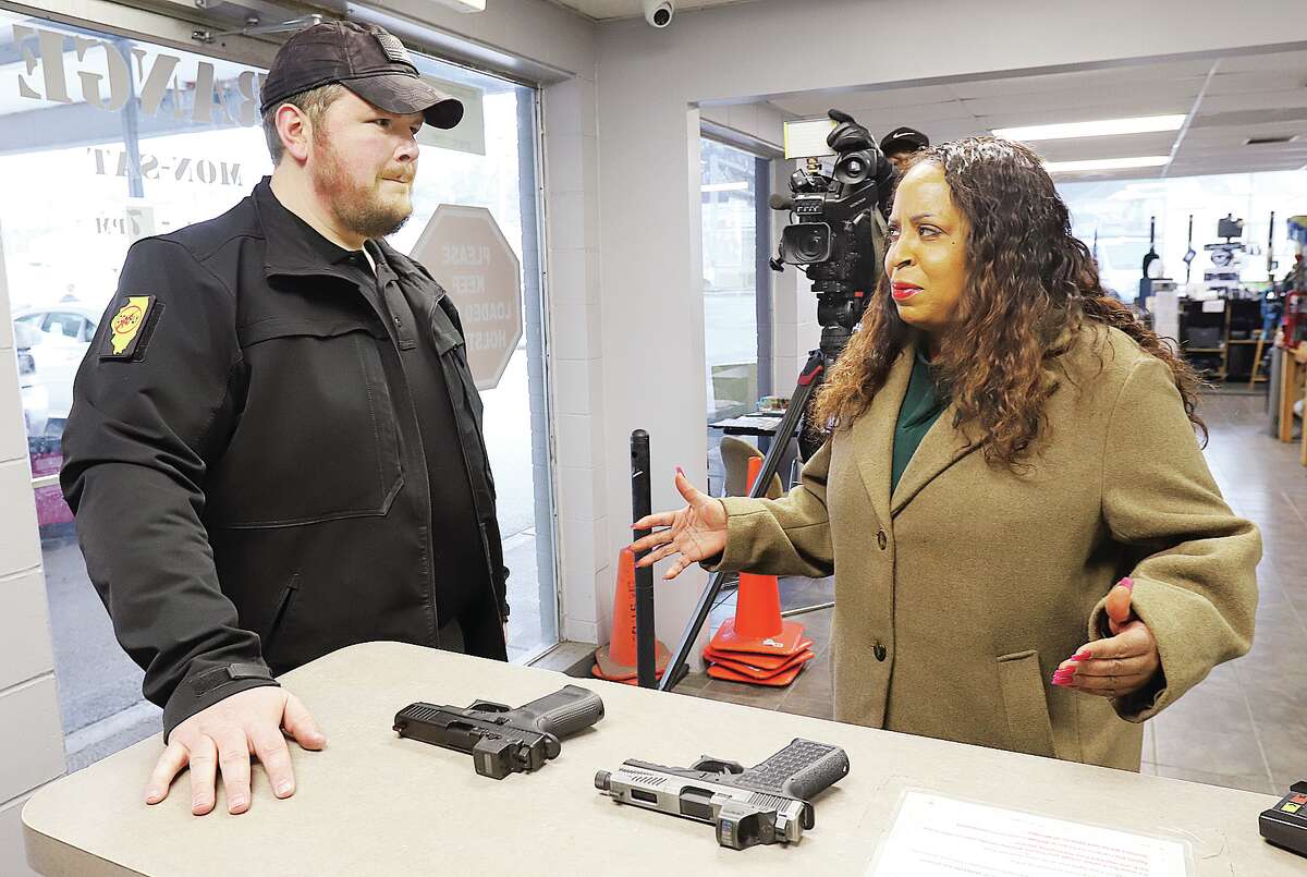 Backlash against assault weapons ban grows: Jersey County sheriff ...