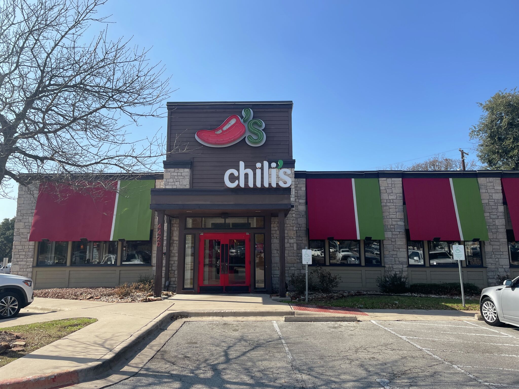 Why is Austin's Chili's at 45th and Lamar so popular?