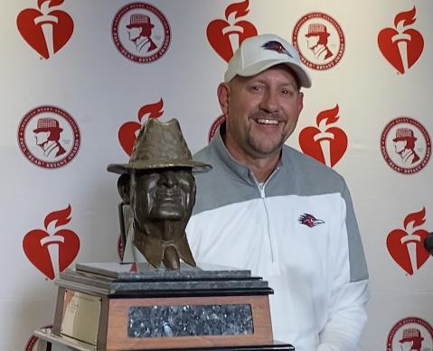 UTSA football coach Jeff Traylor shows no signs of wanderlust