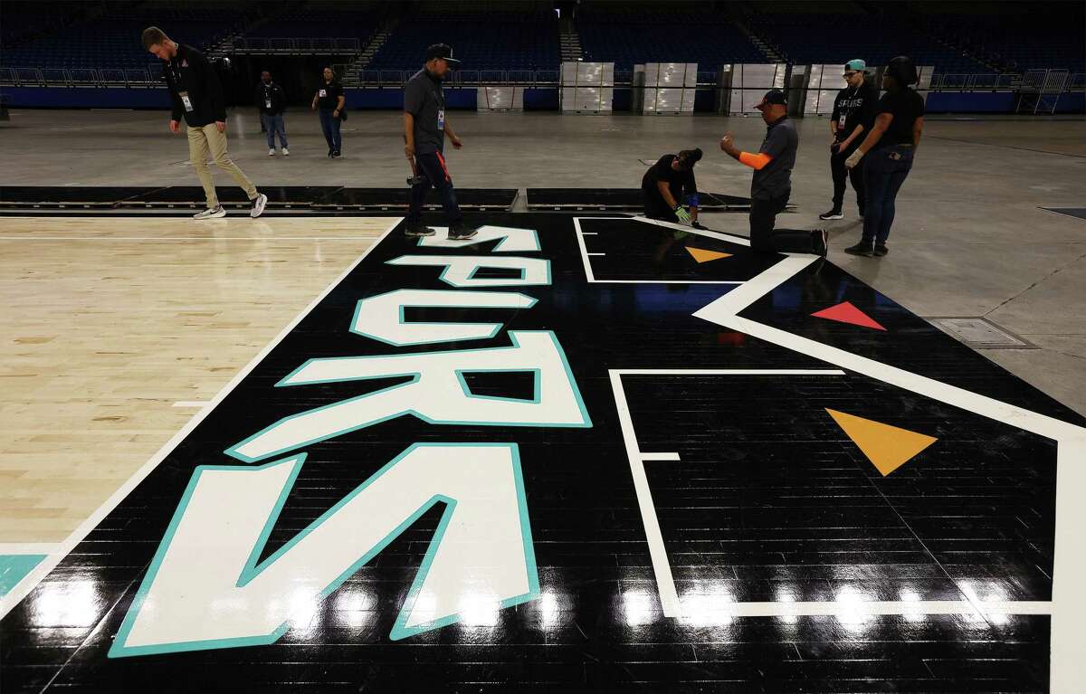 Spurs face Warriors at the Alamodome in front upwards of 68,000